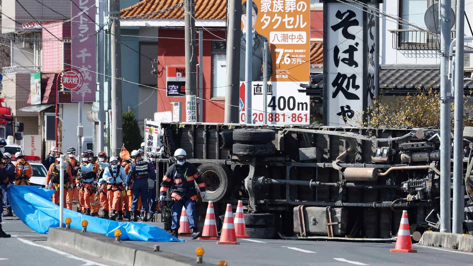 Verity - Japan: Truck Falls Into Swimming Pool-Sized Sinkhole