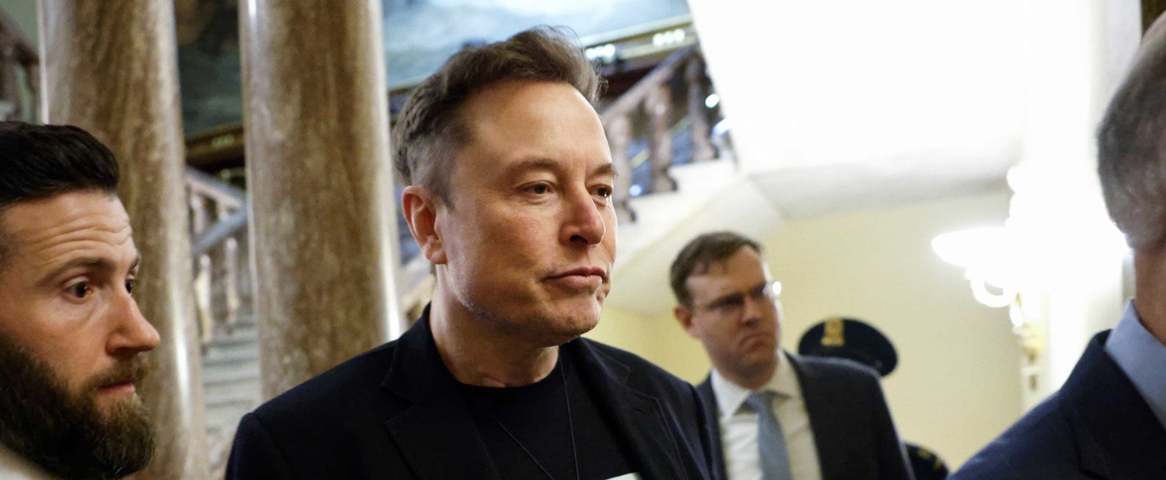 Verity - Top Tesla Investor Demands Musk's Exit Amid Stock Plunge