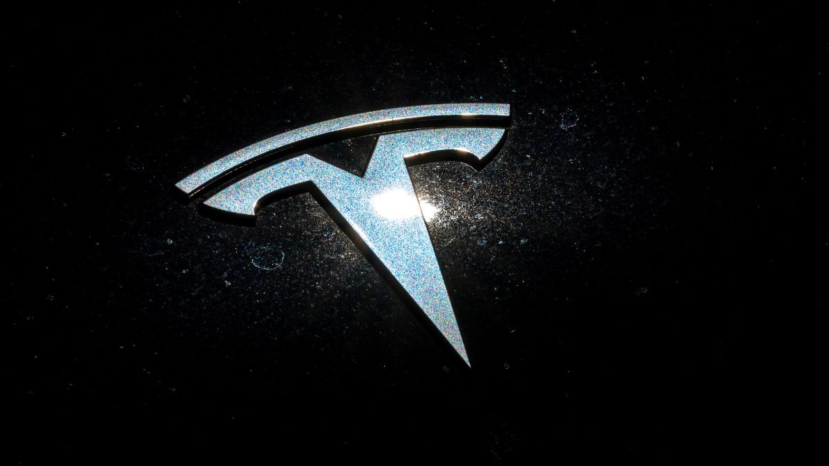 Verity - Wall Street Analyst Suggests Tesla Faces 'Code Red' Moment