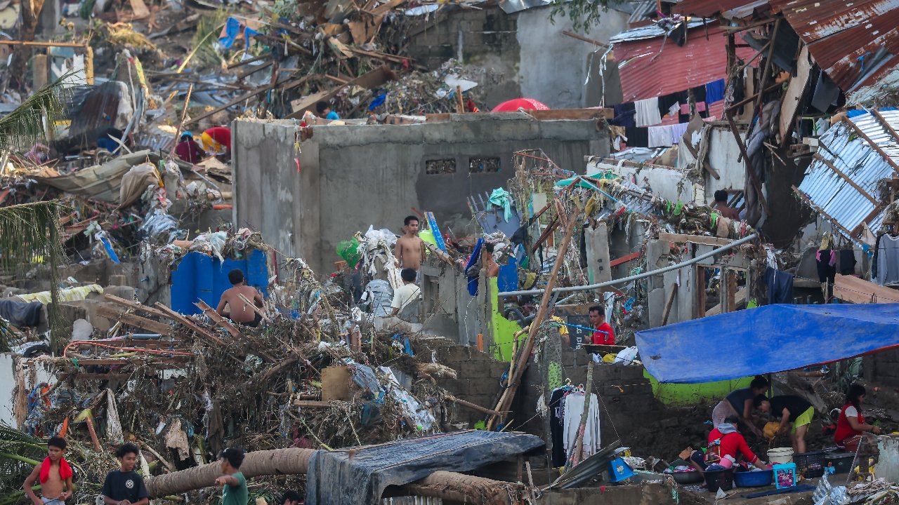 Verity - Philippines Declares Emergency After Typhoon Kills Over 140