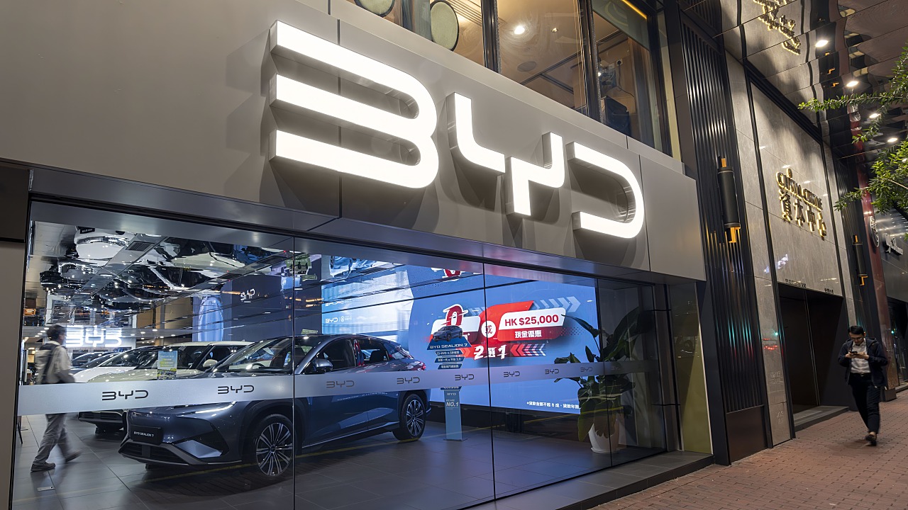 Verity - BYD Overtakes Tesla as World's Top EV Seller in 2025