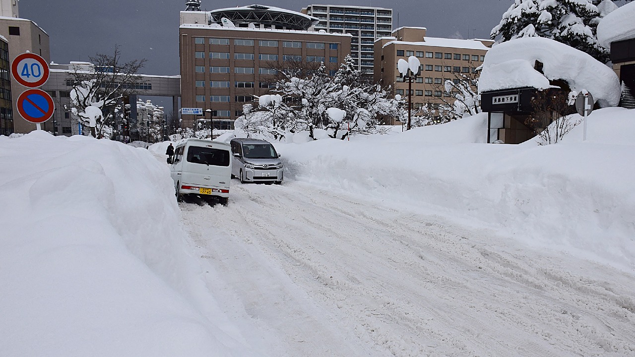 Verity - Japan: Record Snowfall Kills 30, Prompts Military Aid